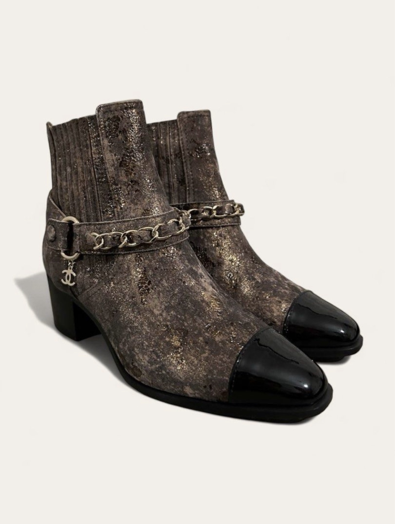 Chanel Chain Leather Boots SZ 35.5 - DLUXETRIBUTE